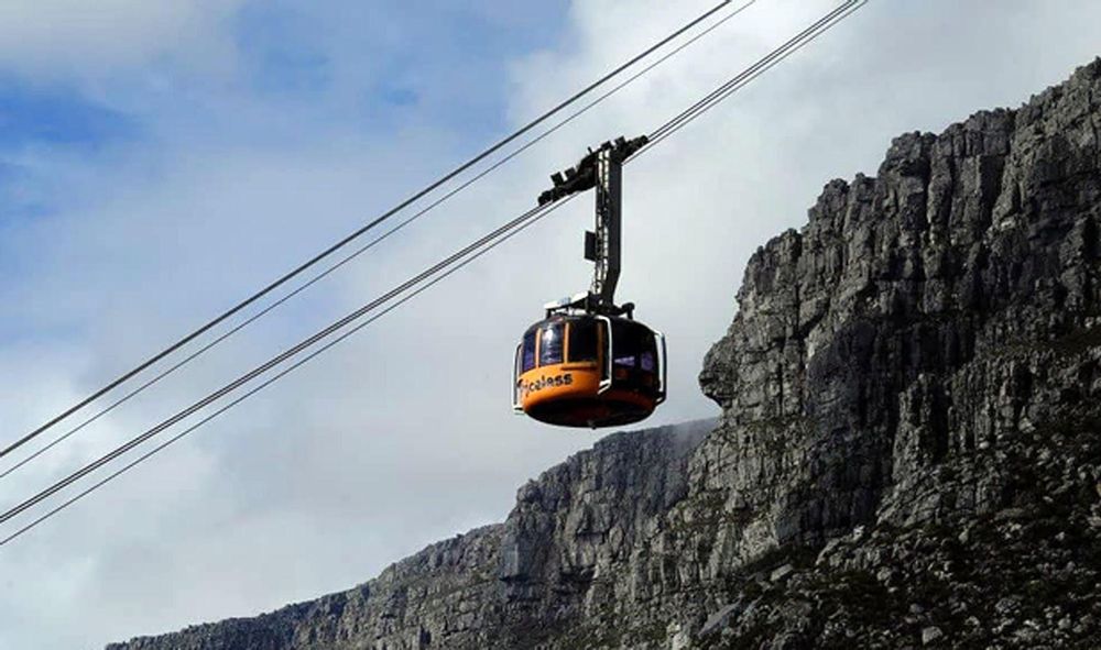 Table Mountain Aerial Cableway suspends operations due to Cape Town fire