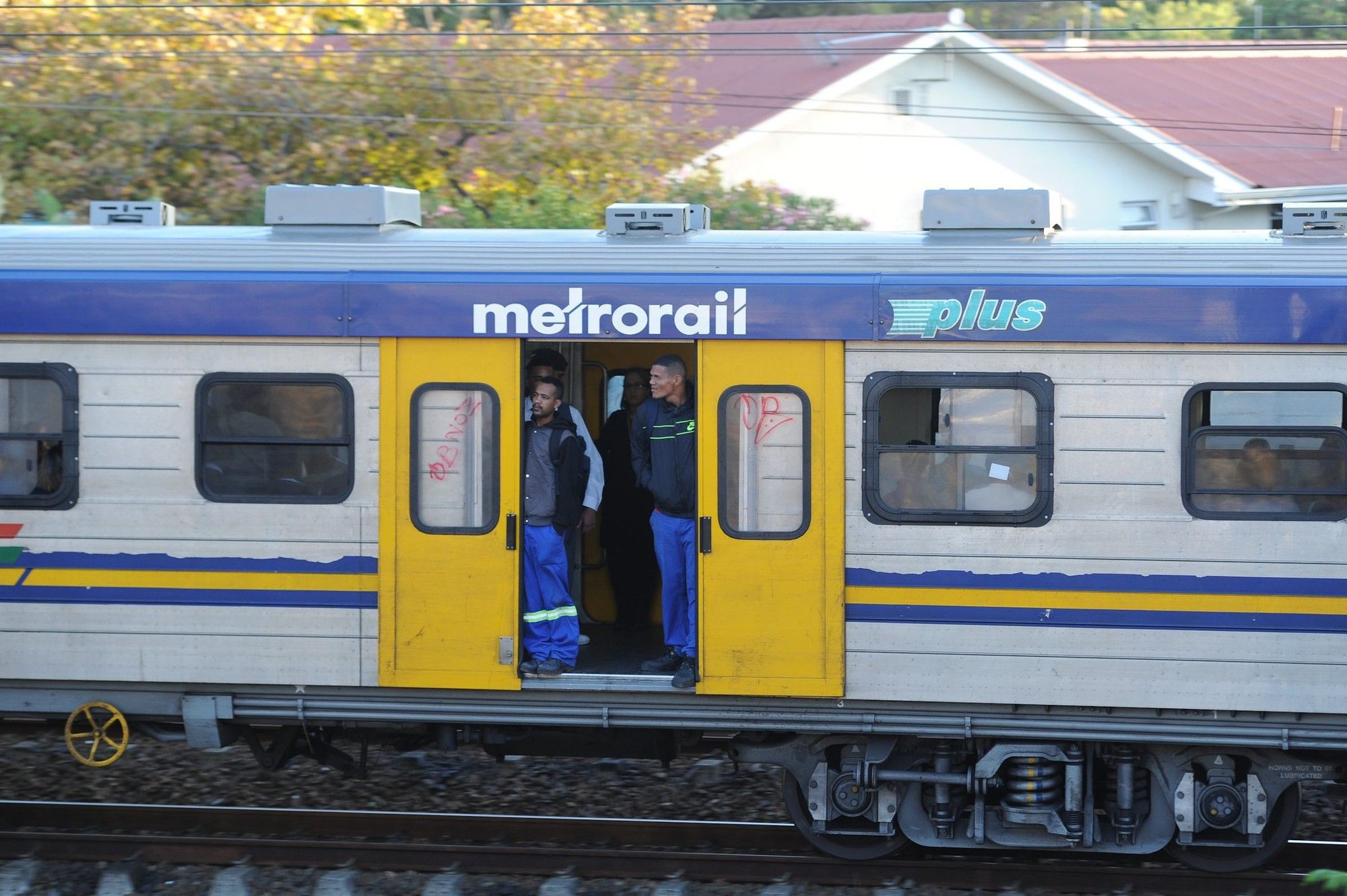 R1. 1m in damages for passenger pushed from train
