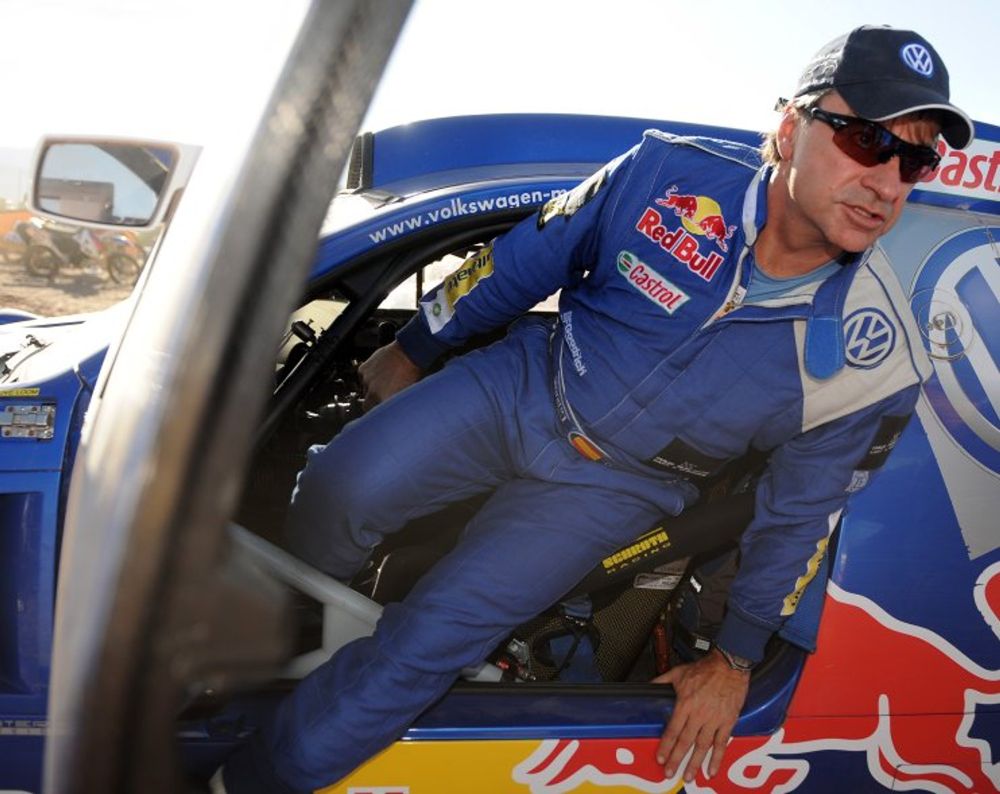 Sainz crashes out of 'Dakar' lead