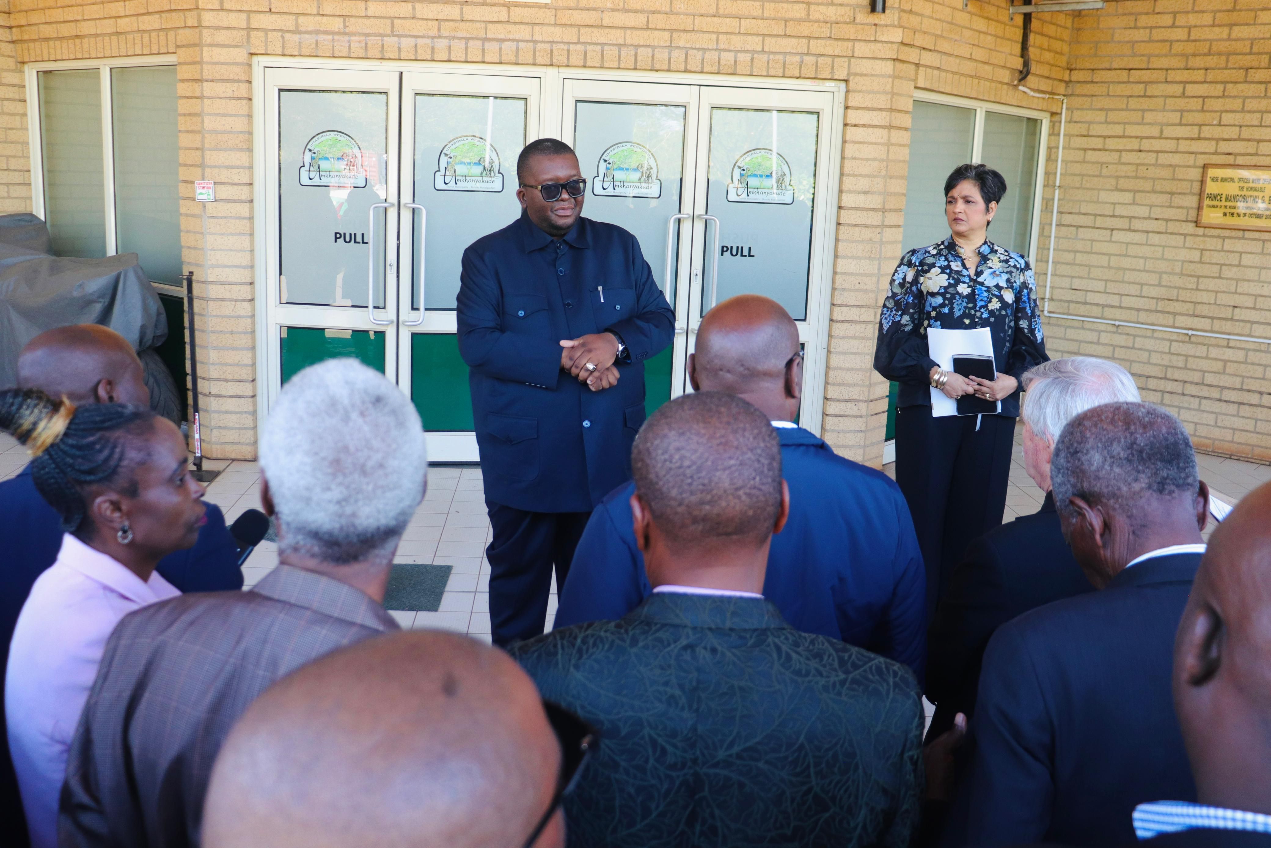 KZN MEC Thulasizwe Buthelezi faces lockout at UMkhanyakude District ...