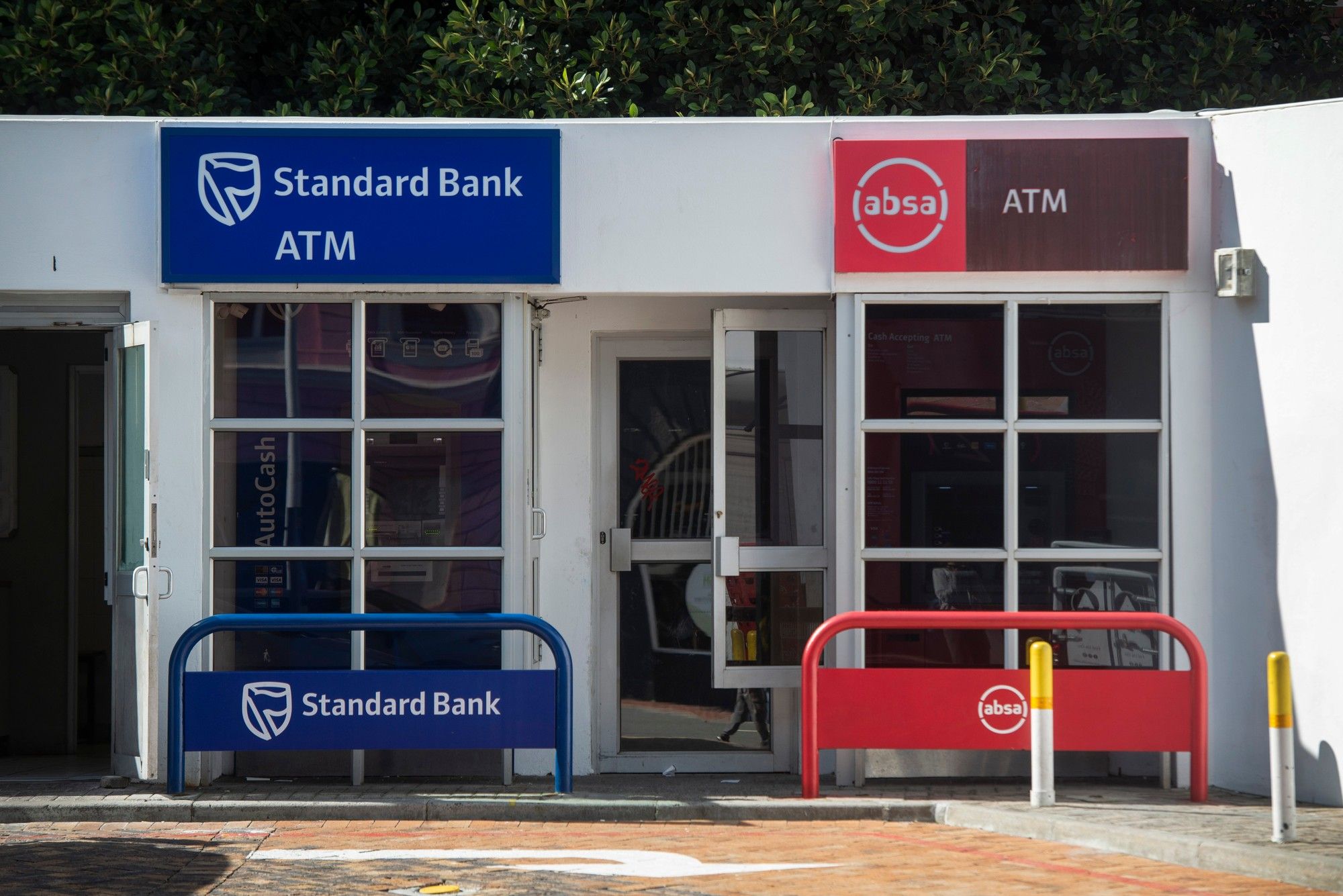 Fitch forecasts low growth for Standard Bank, Absa till 2025