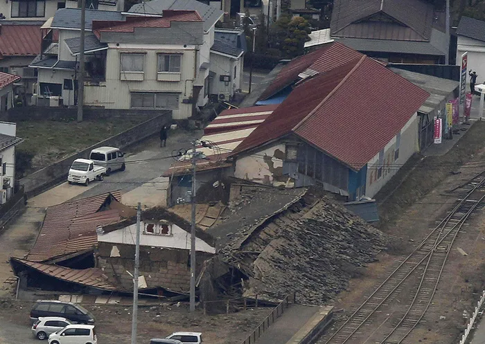 3 die, 100 hurt in Japan aftershock