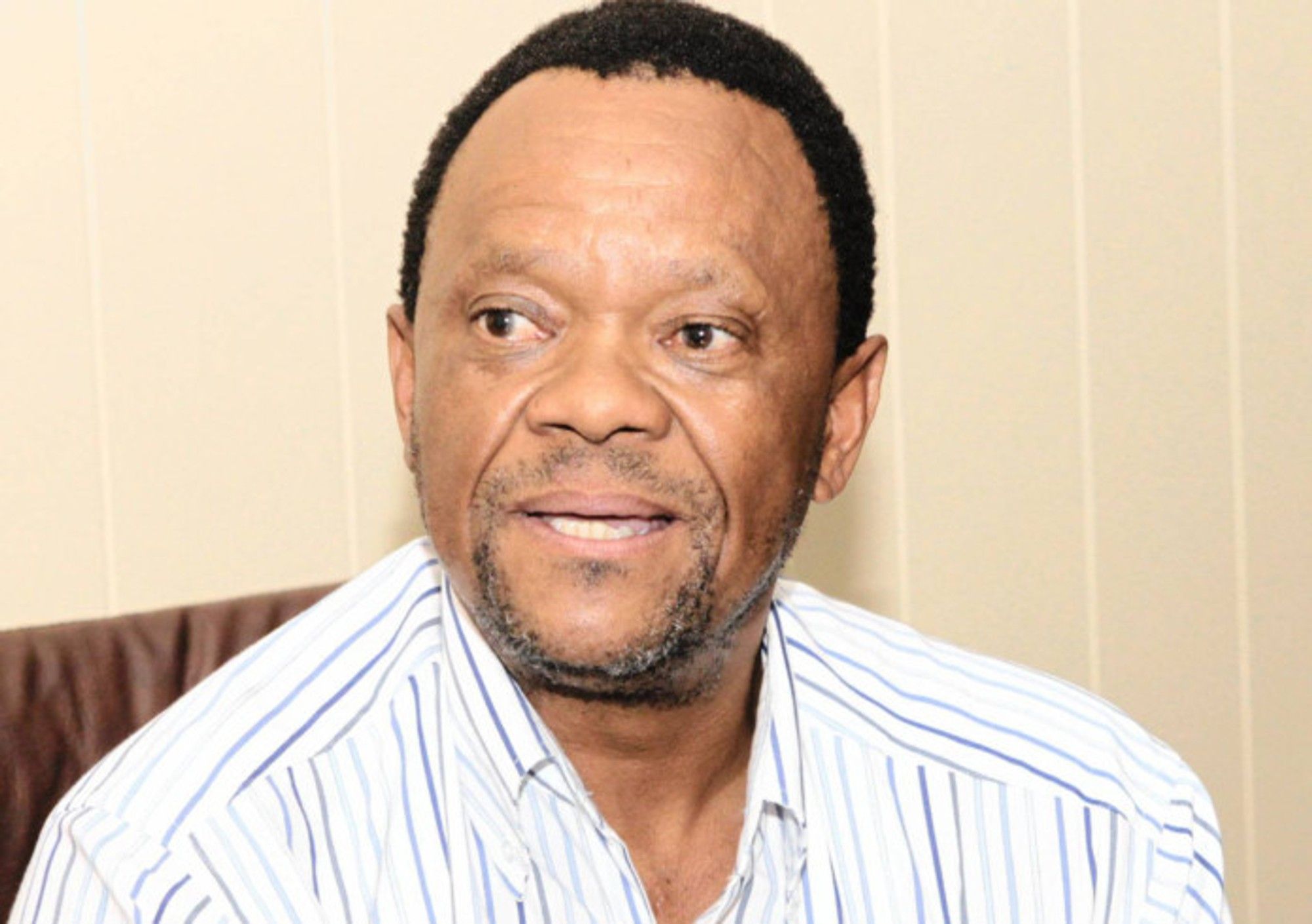 Ukuhlawulwa akusho ukuthi shintsha isibongo ubize uyihlo