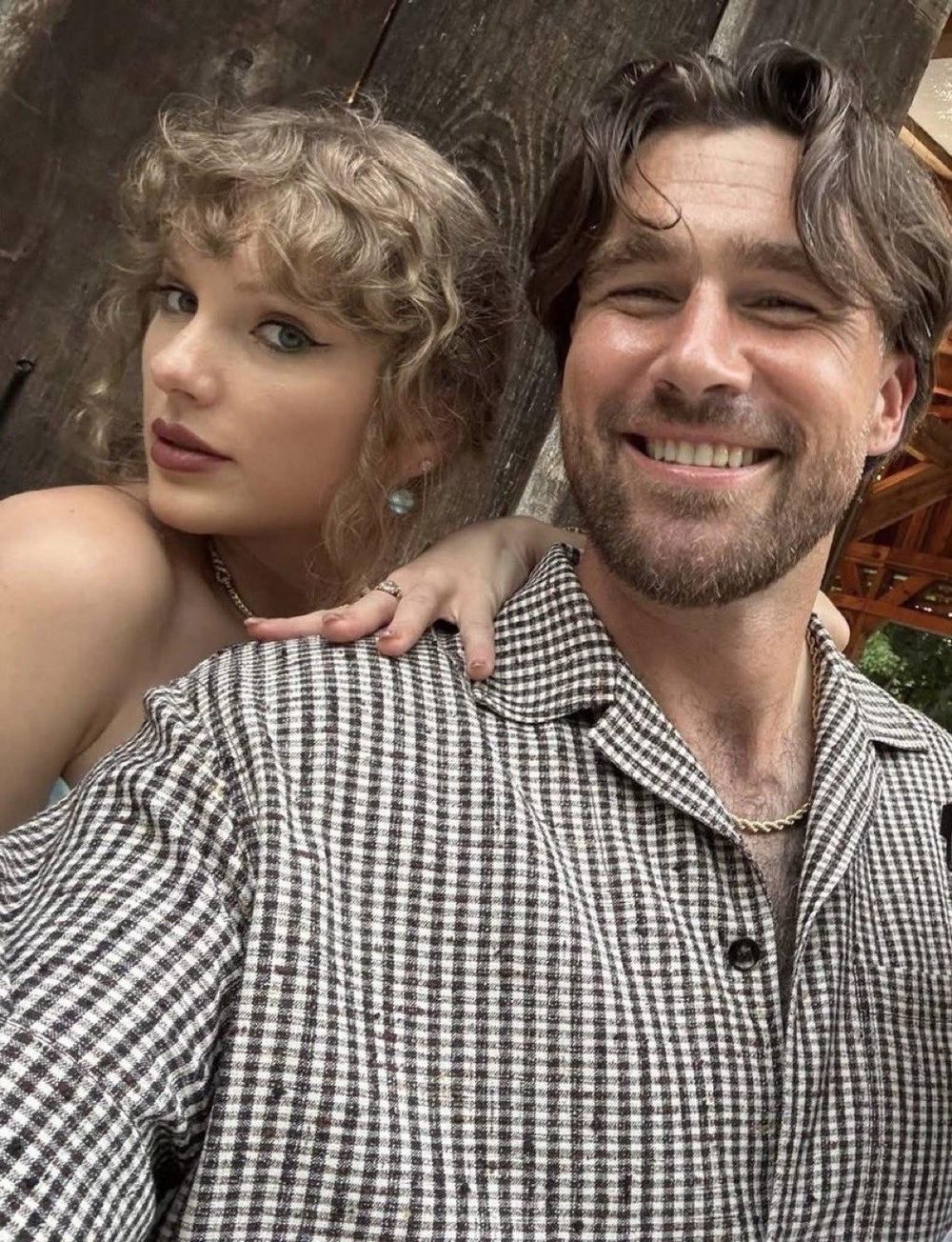 Fans speculate about Taylor Swift and Travis Kelce's secret wedding ...