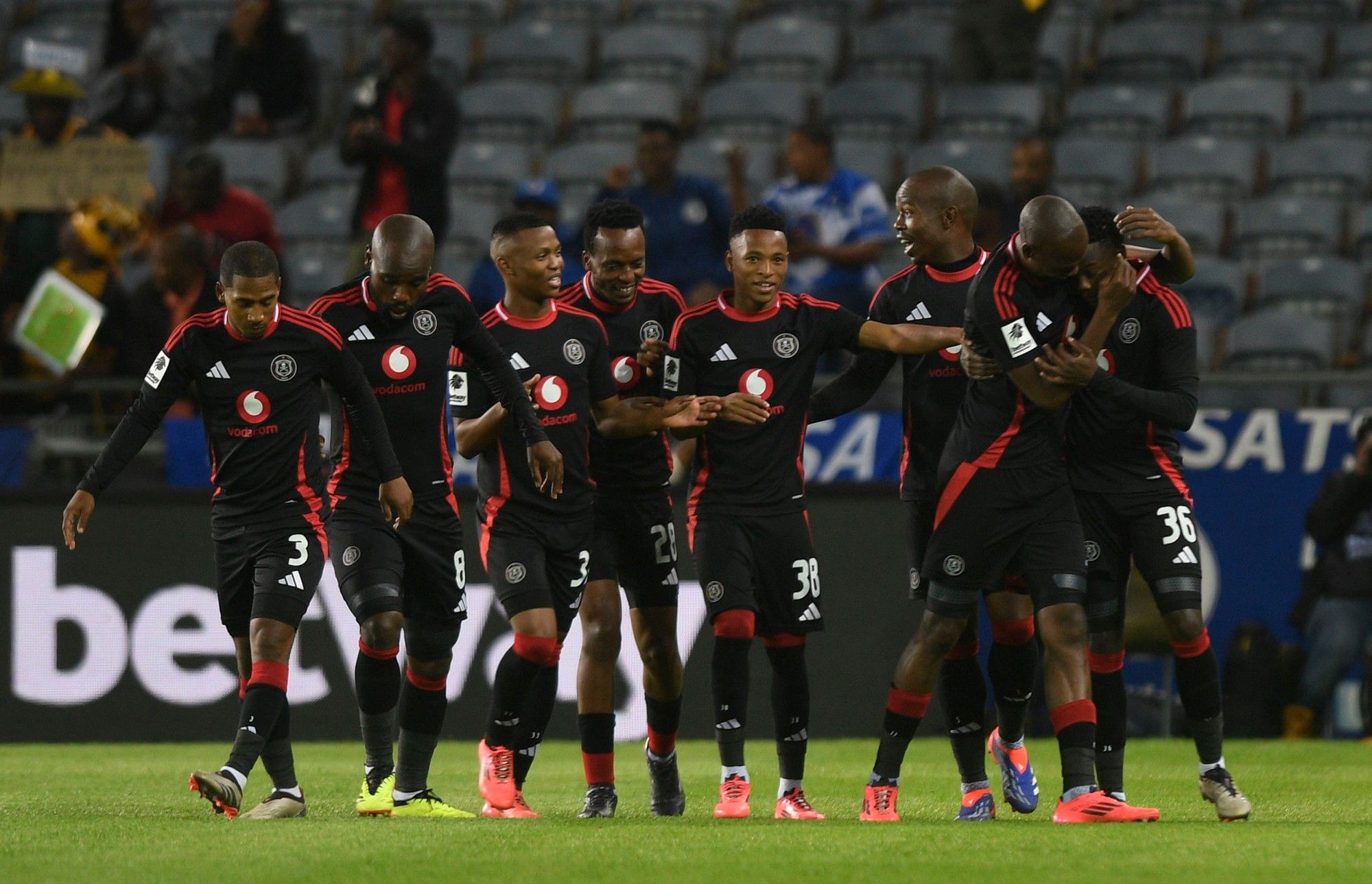 Orlando Pirates climb to the top of the table with a decisive victory ...