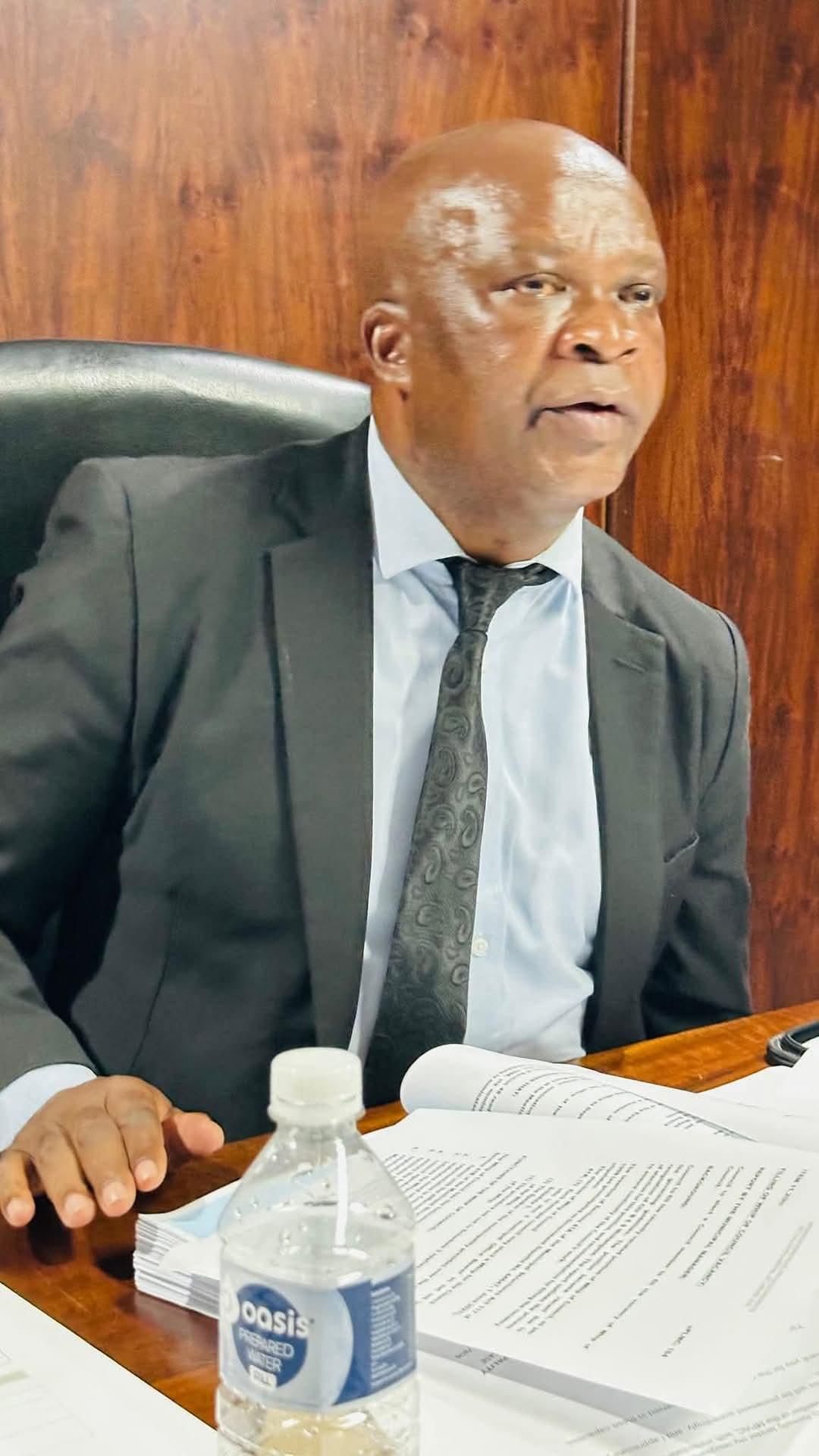 I-NFP nesiphakamiso sophenyo olunzulu ngesibhamu esibophise usomlomo