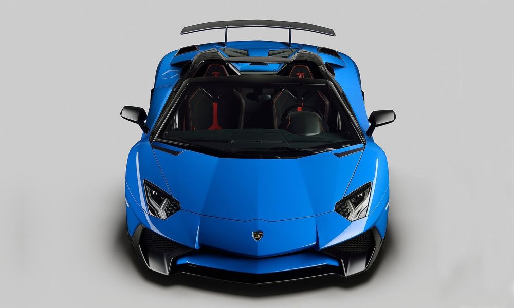 Topless super-Lambo has 552kW, 690Nm