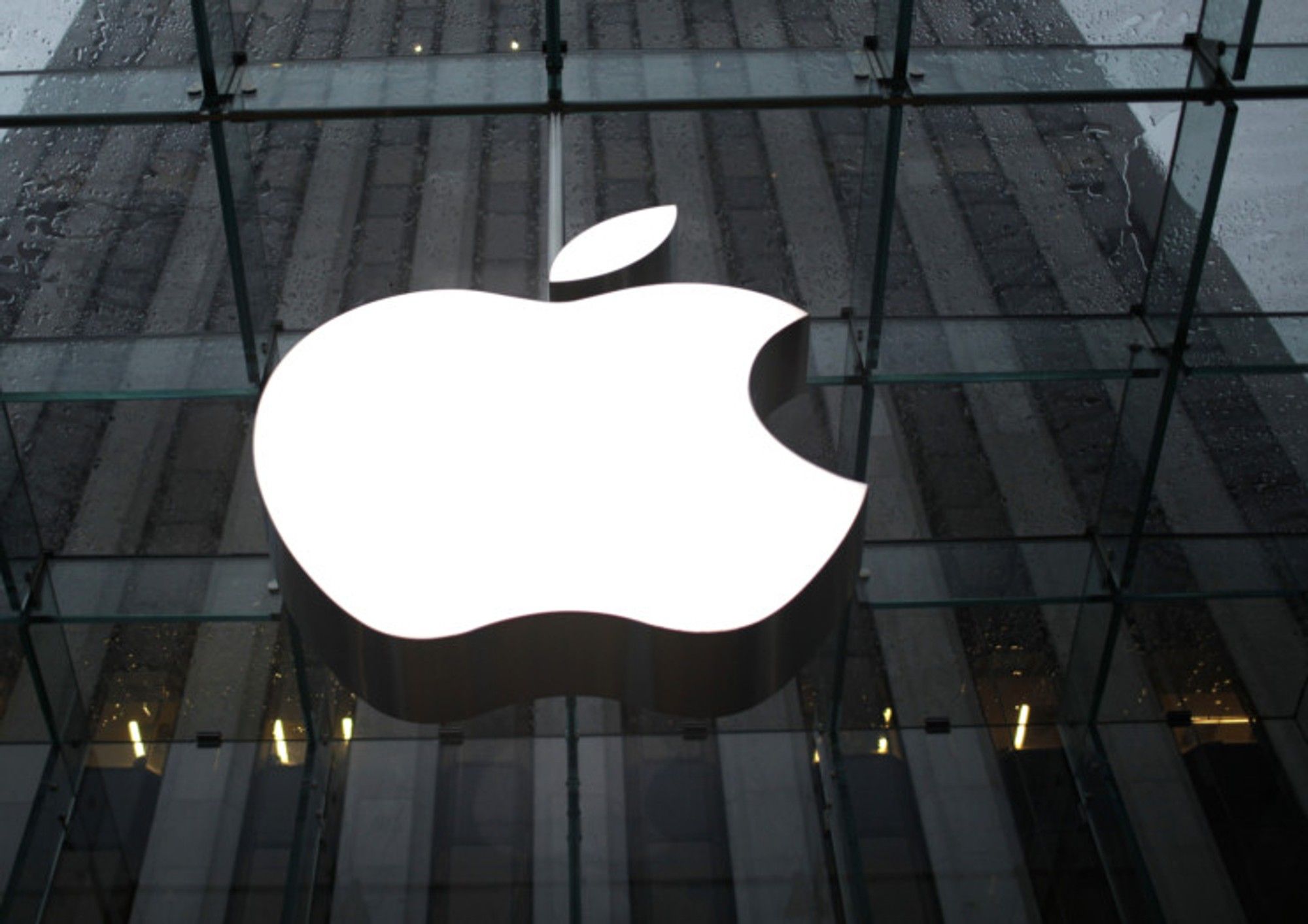 Apple testing larger screens - report