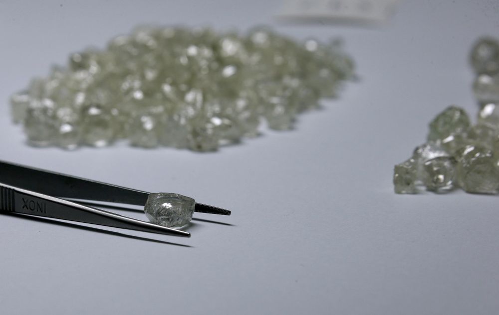De Beers’ second-cycle rough diamond sales drop 24%