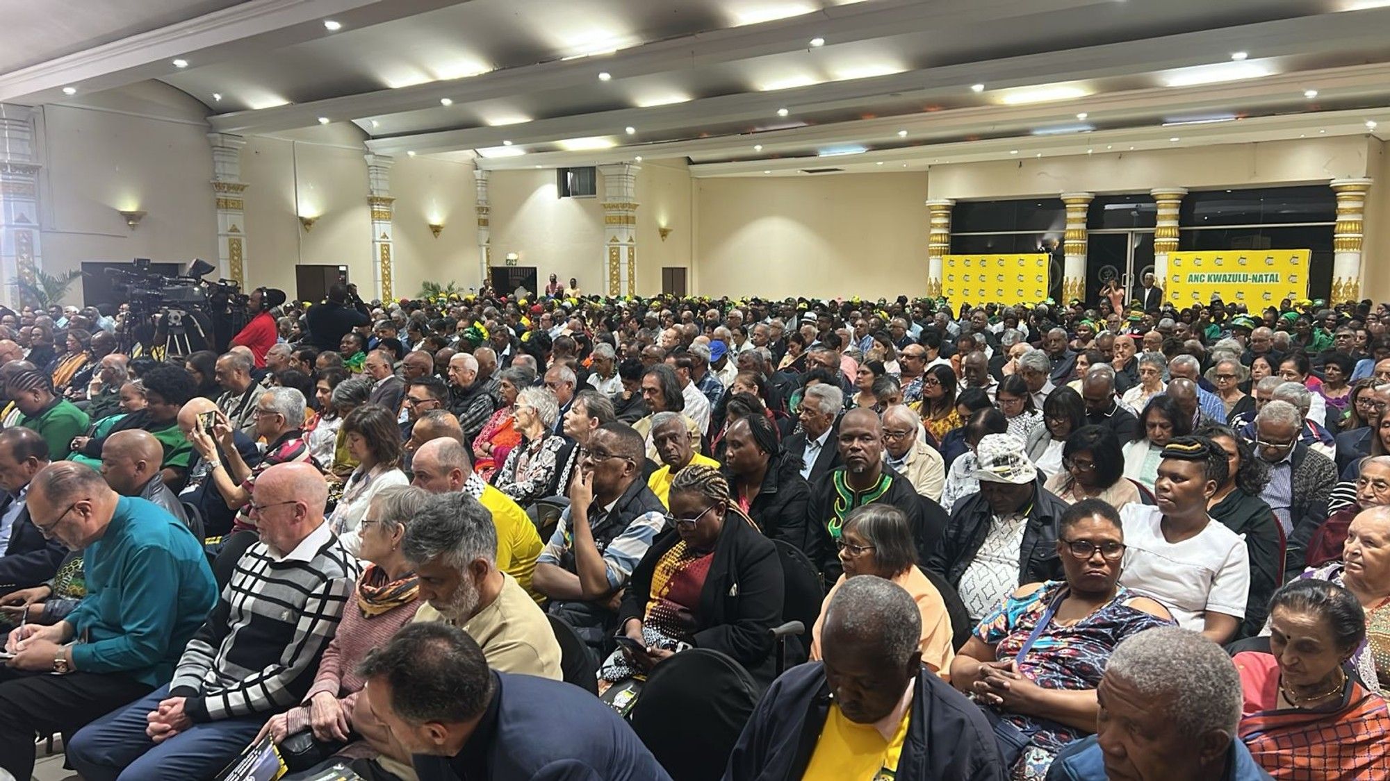 Umndeni kaGordhan uqiniswa idolo yimiyalezo yenduduzo