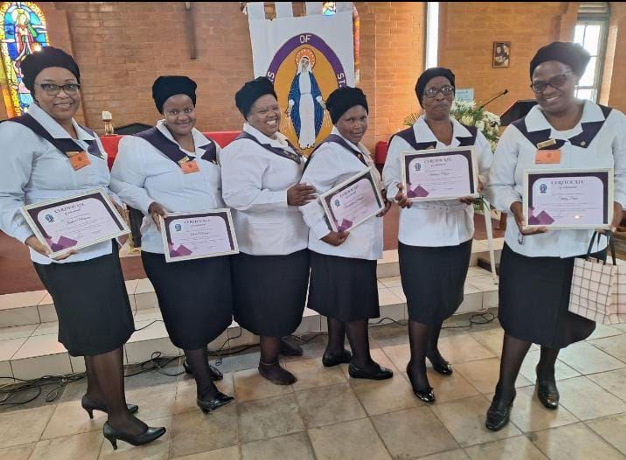 Abungaze iminyaka engu-20 amadodakazi ka-Anna oCwebileyo