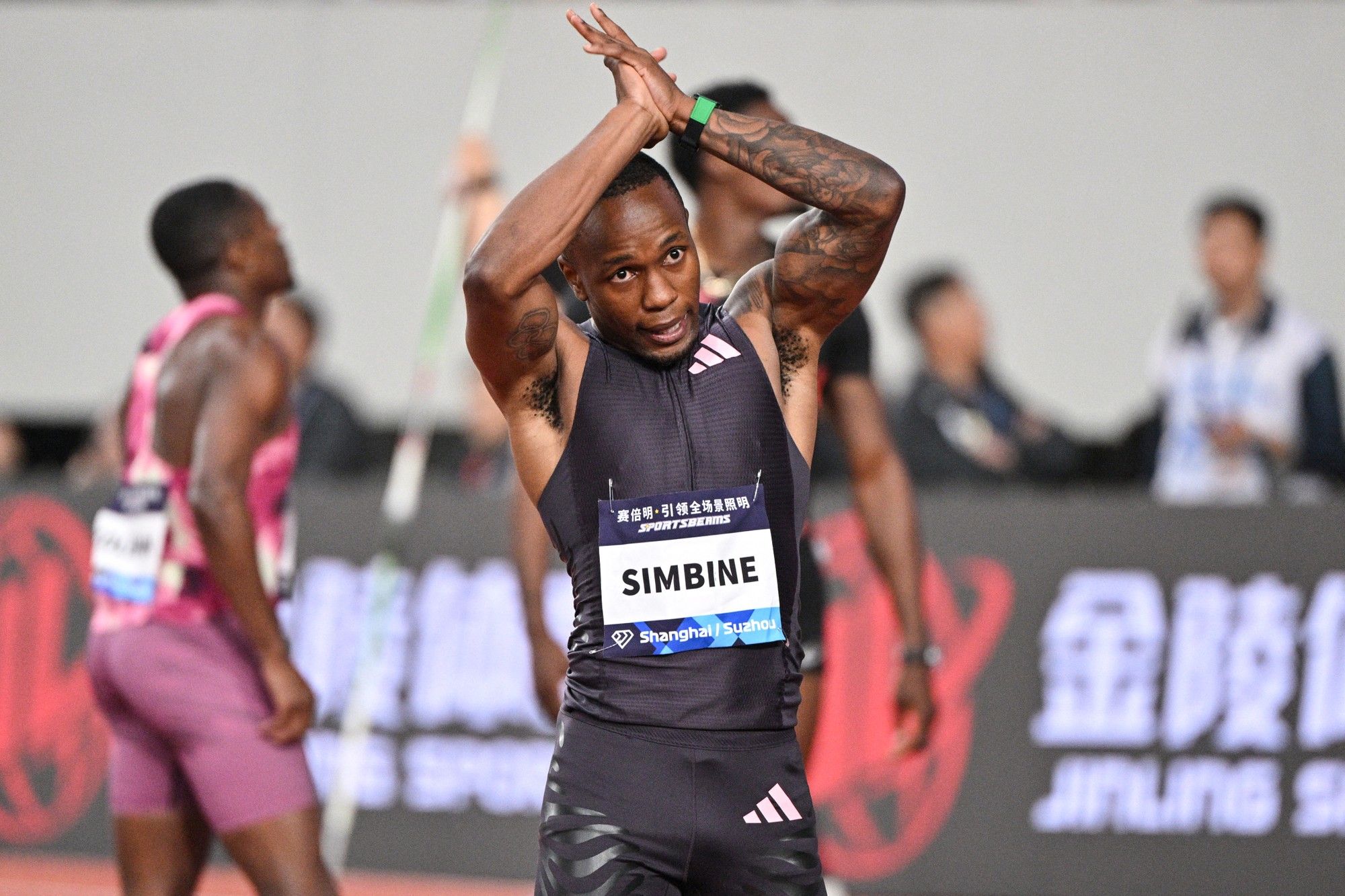 WATCH: Akani Simbine proves he’s 100m African king over Omanyala with ...