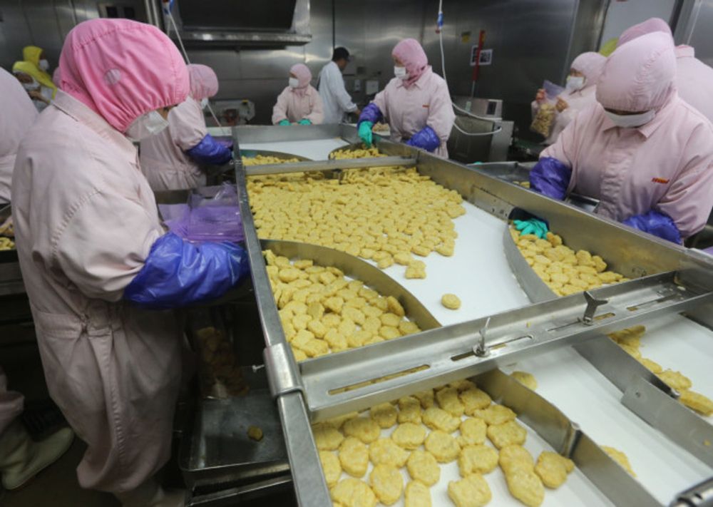 China probes 581 firms as food scare spreads
