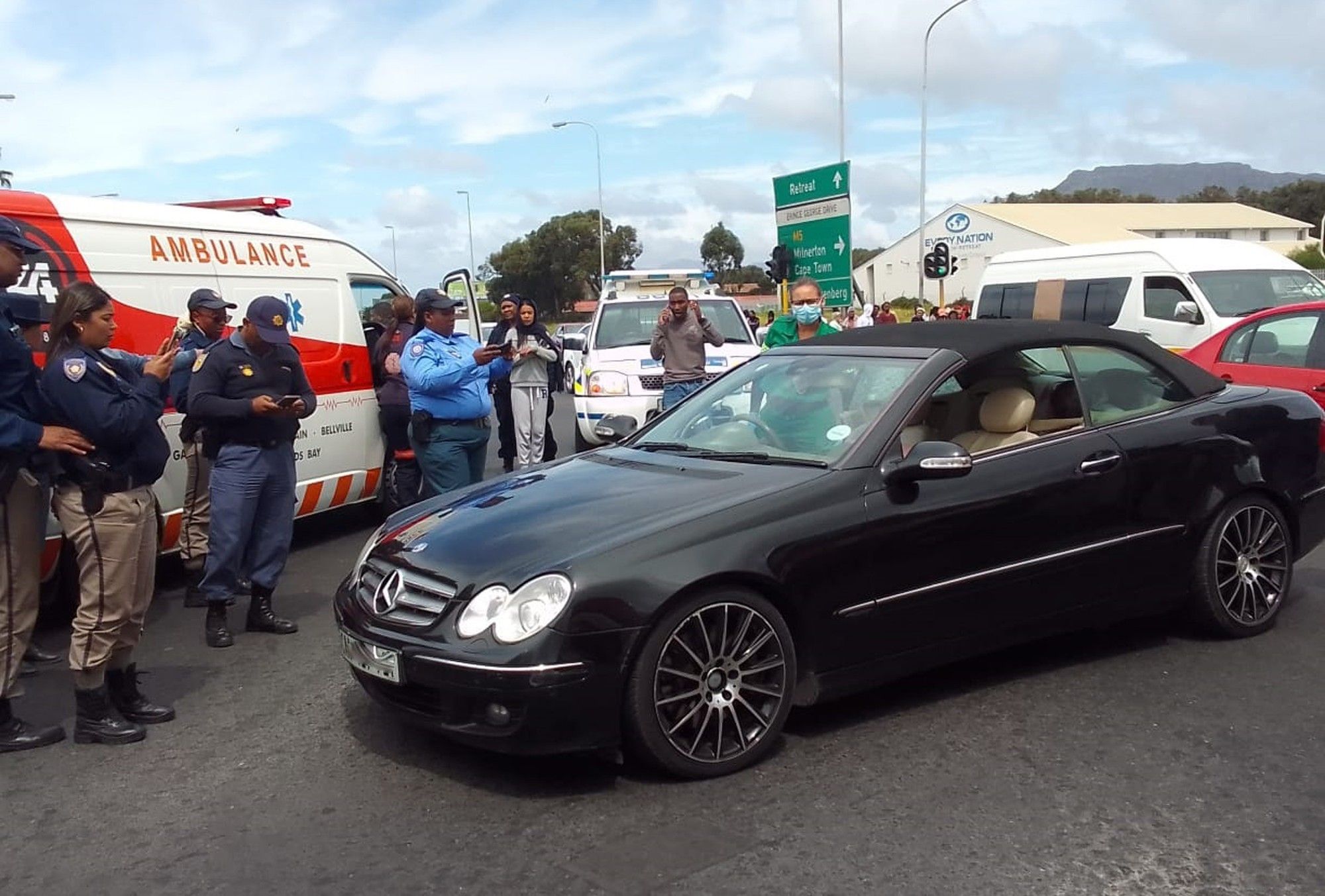 ‘Gang hit’ on M5: Over 40 skote klap as rivals wipe out dik ding