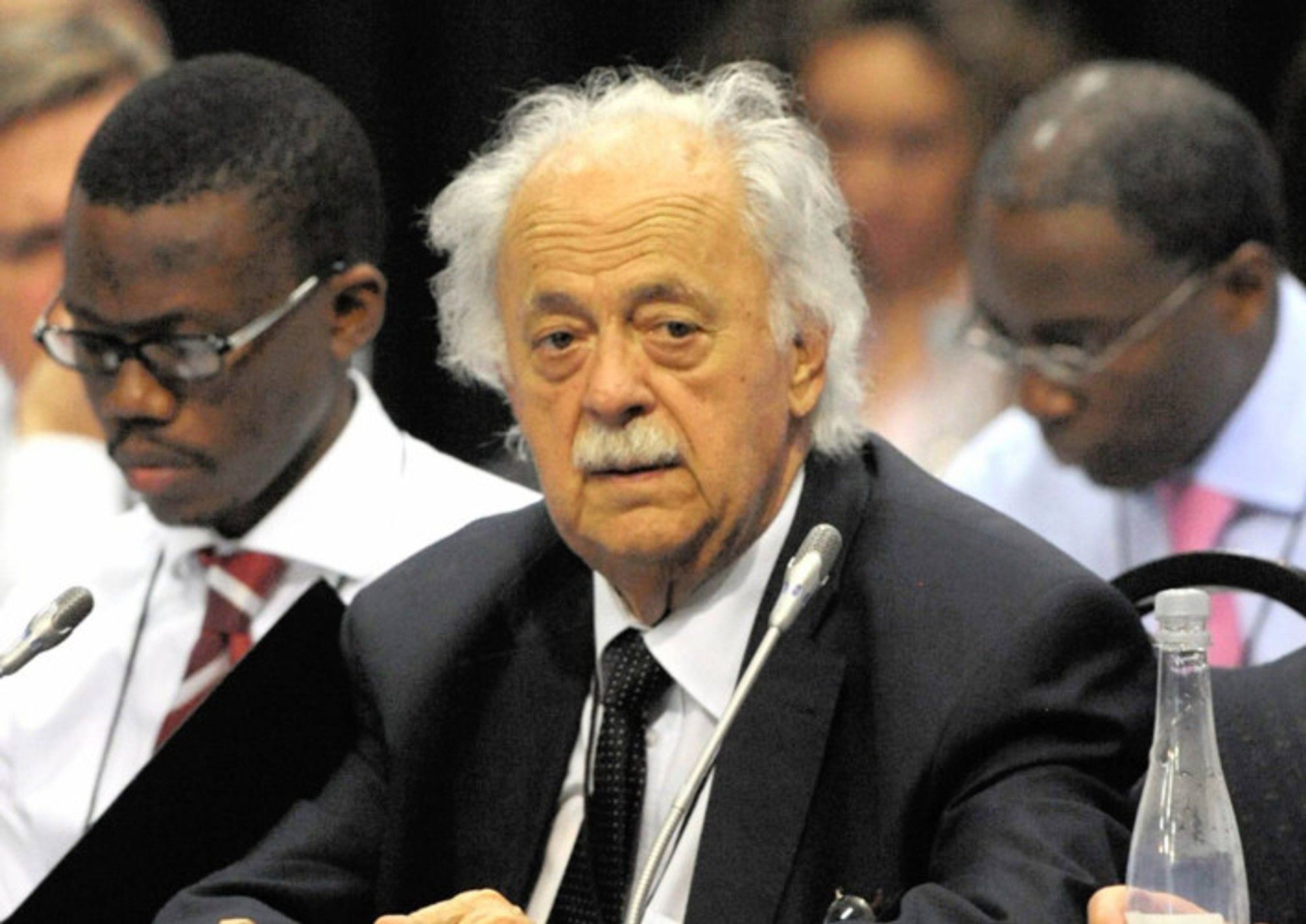 Bizos challenges Mandela’s daughters