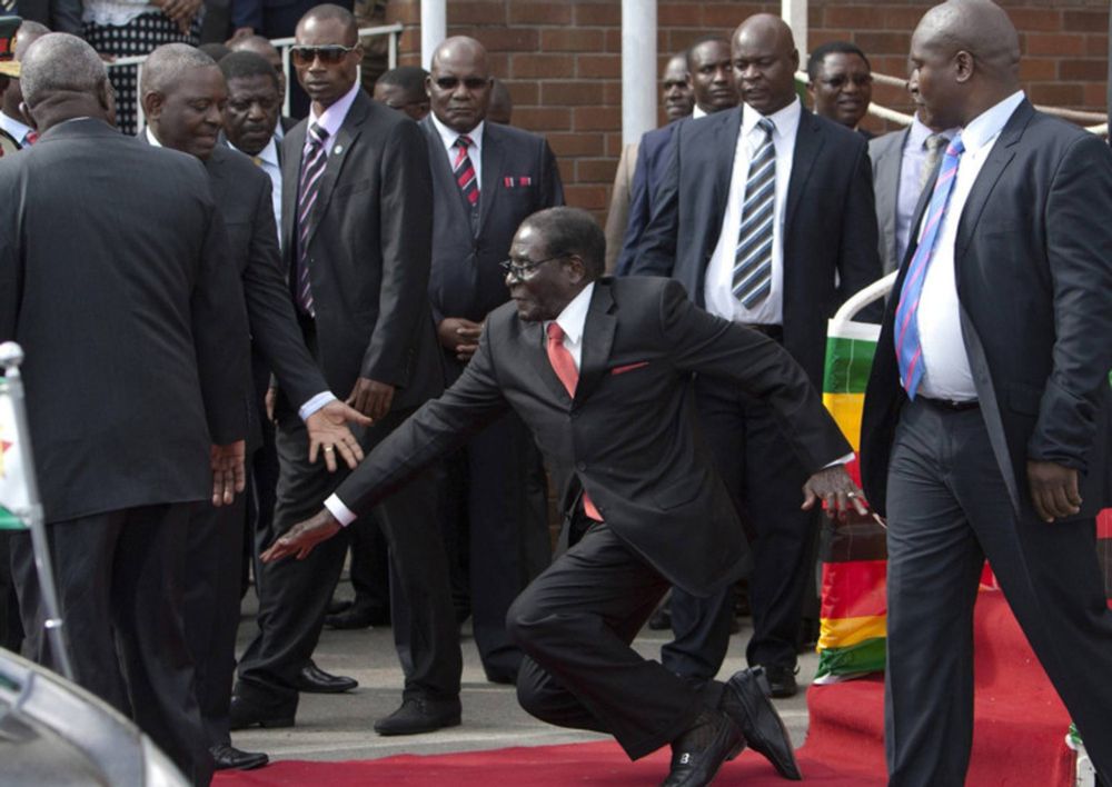 #MugabeFalls hashtag hits Twitter
