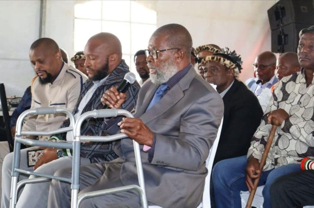 Isithembe uNkulunkulu ingwevu yaseNdlunkulu exakwe umlilo