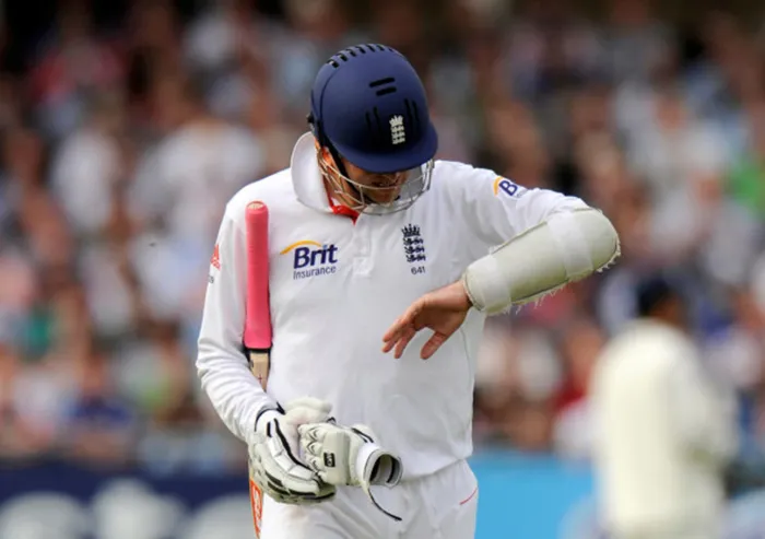 England’s Swann goes for X-ray