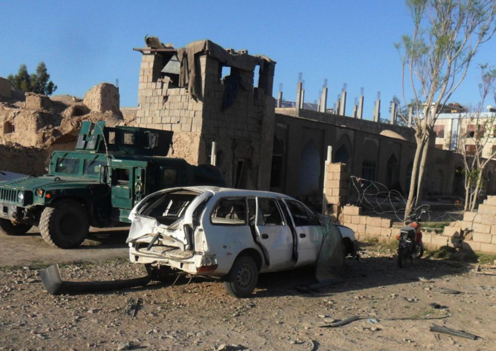 Taliban fighters target court complex