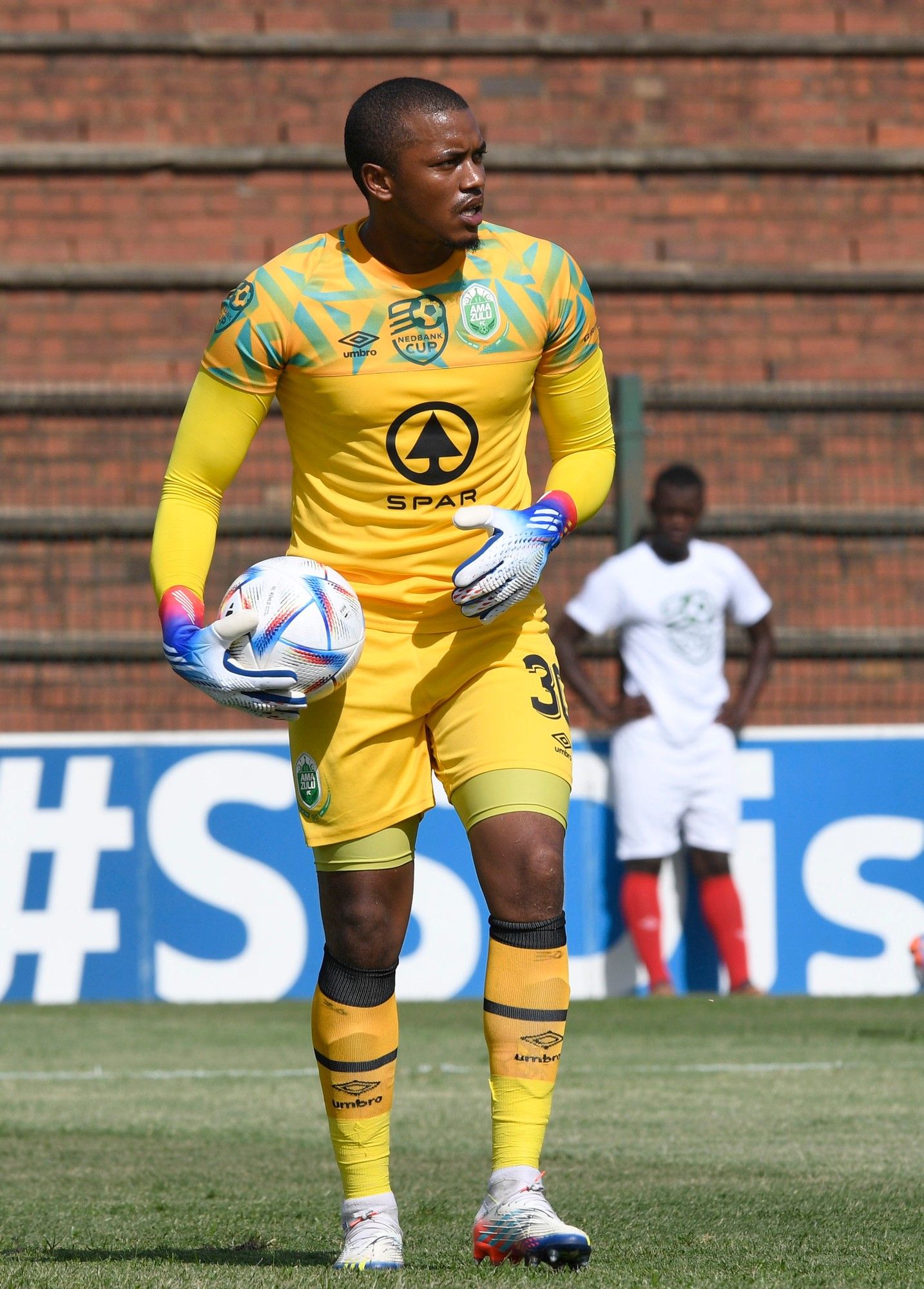 UFolz uchazekile ngonozinti weSundowns