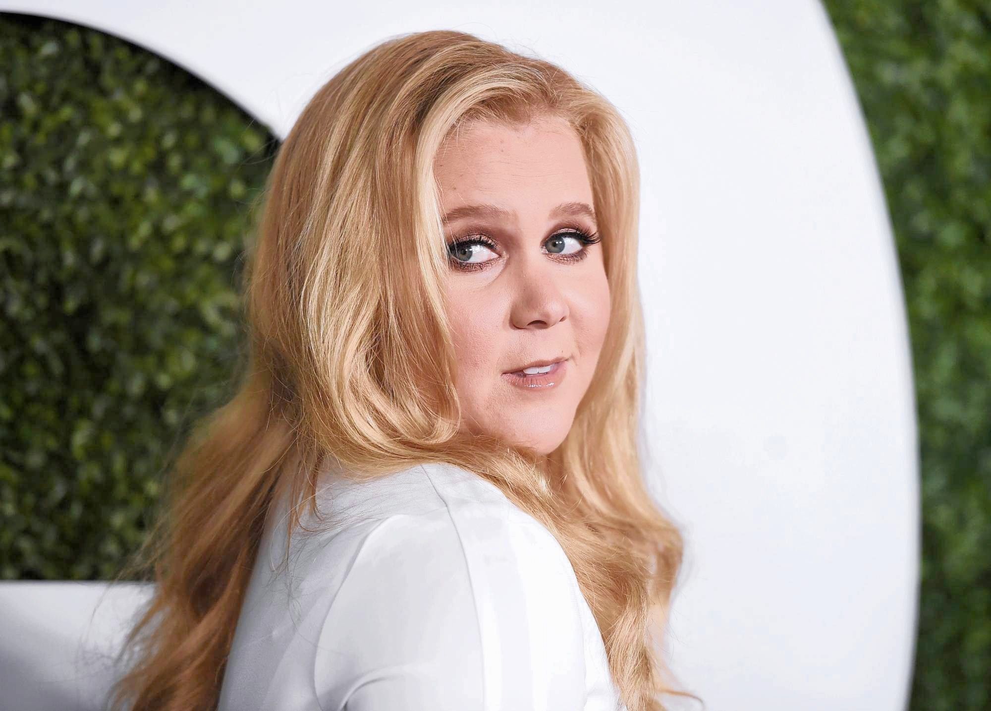 LOOK: Amy Schumer gifted 'horrifying' baby shower cake