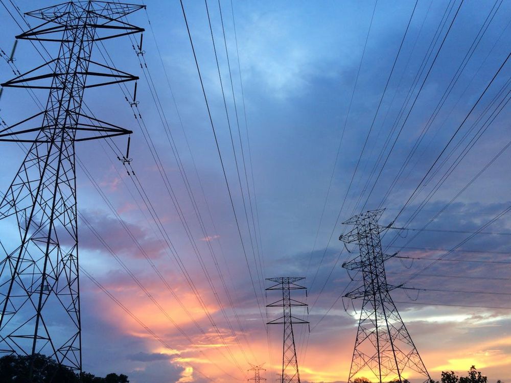 What to do and who to call if you get a power outage caused by ...