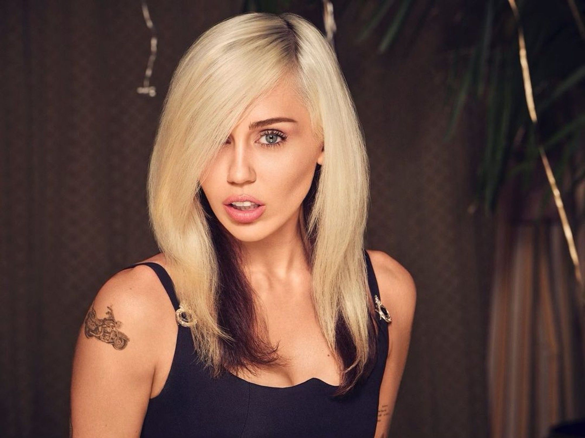 Miley Cyrus strips off in the shower to tease new single ‘Flowers’