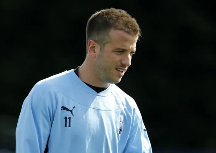 Van der Vaart injury blow for Spurs