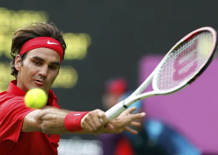 Federer advances after scare
