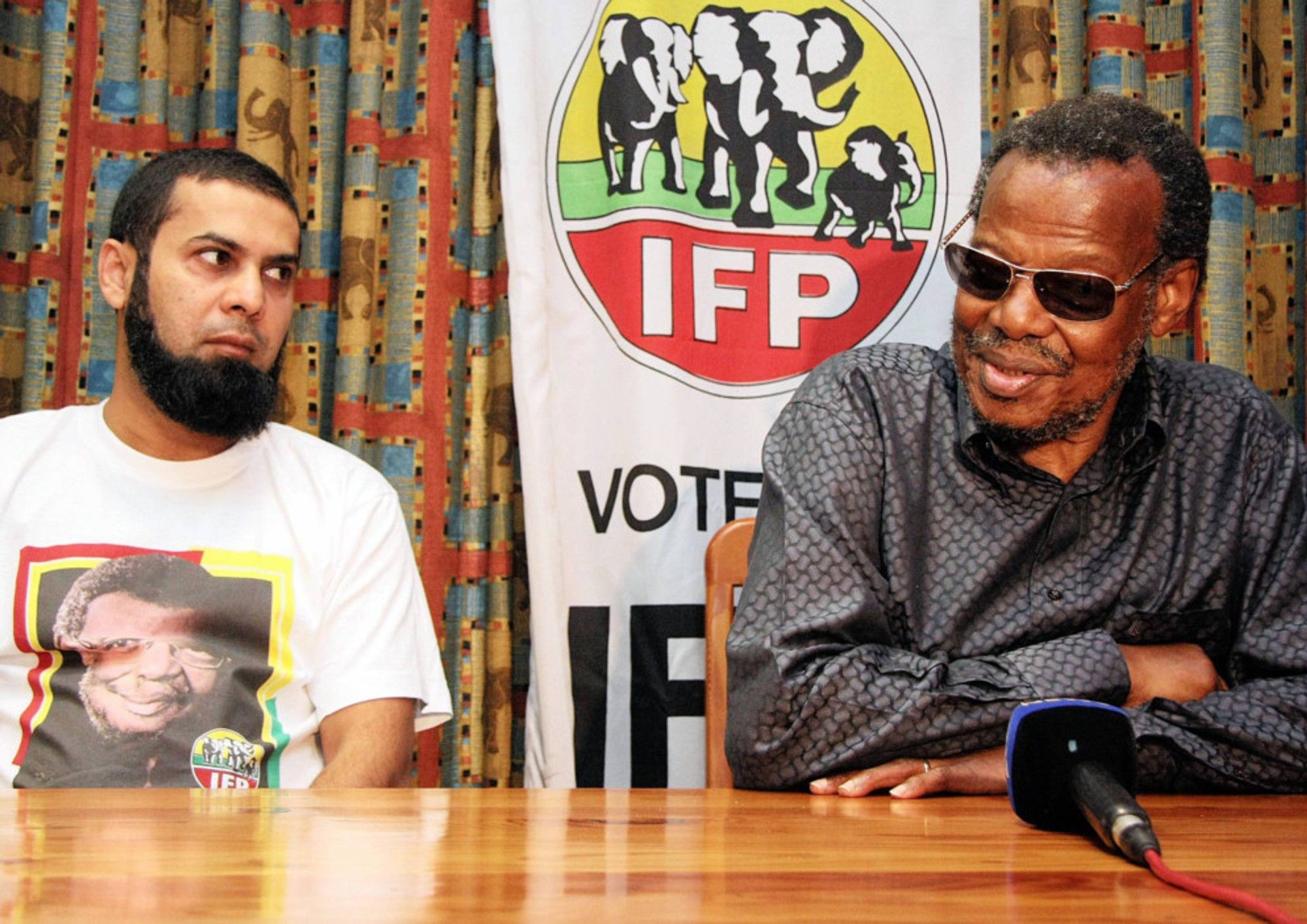 ANC/IFP in T-shirt tug-of-war