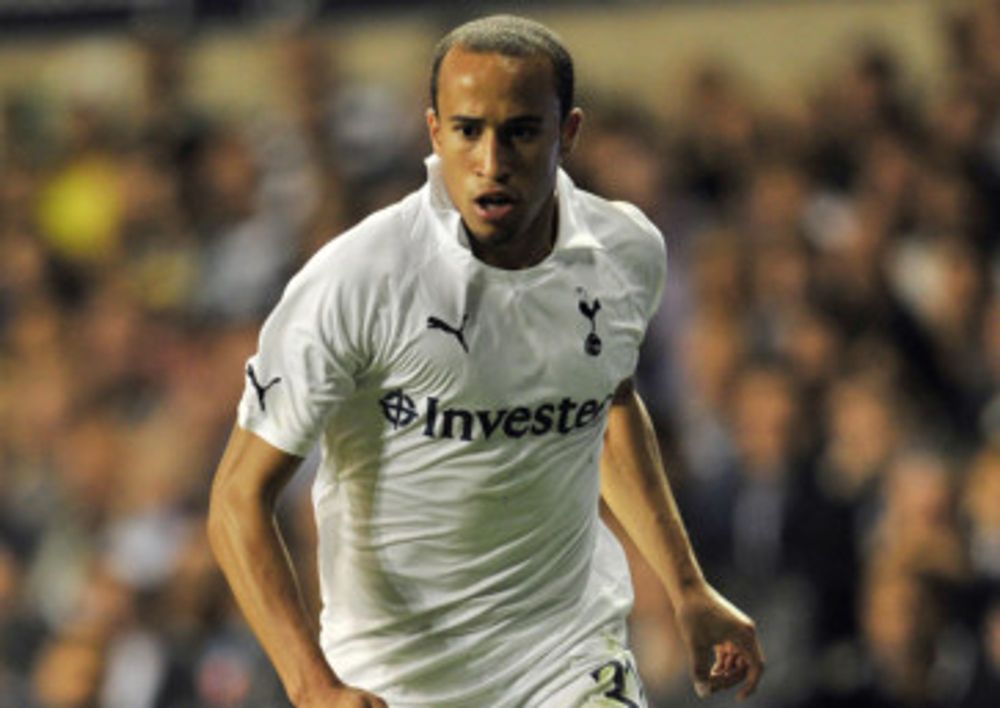 Townsend signs new Spurs deal