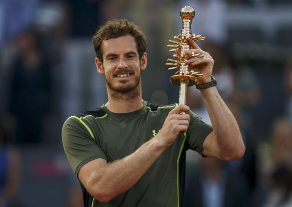 Murray leaves Nadal in the dust