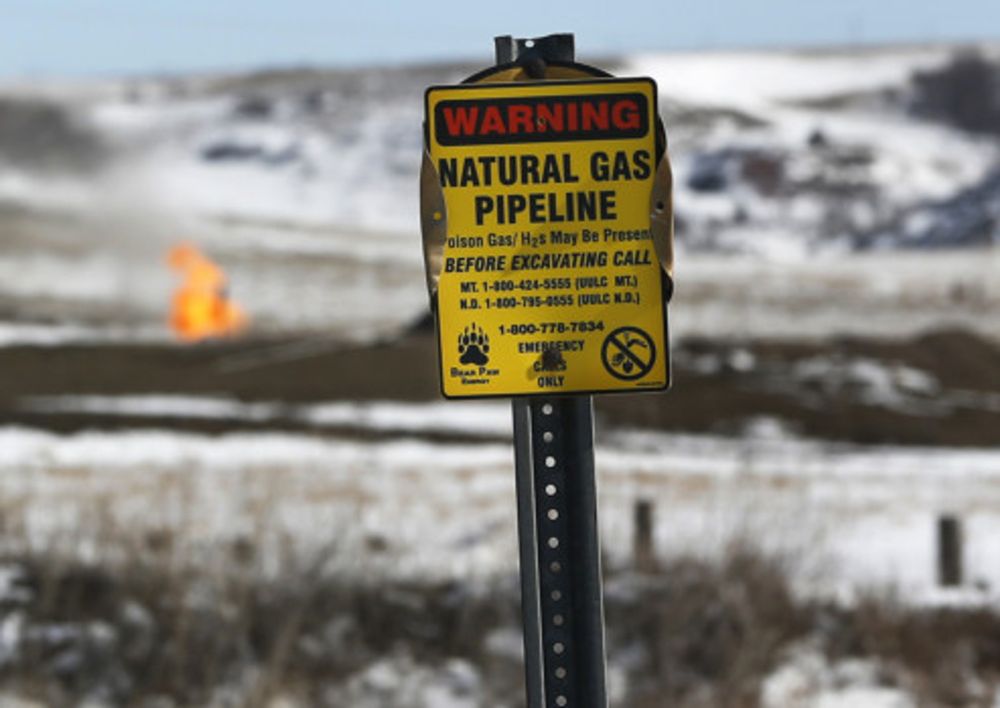 Gas flows from Myanmar to China