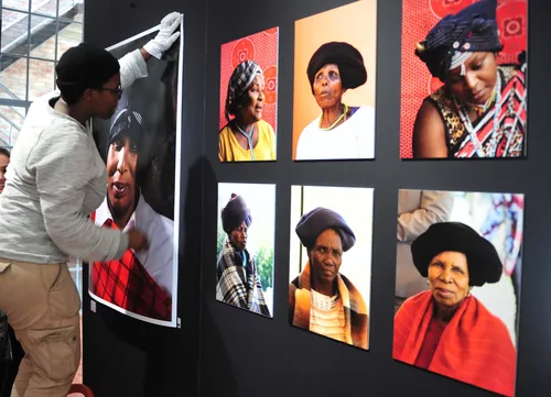 Artist lovingly captures culture of doek-wearing