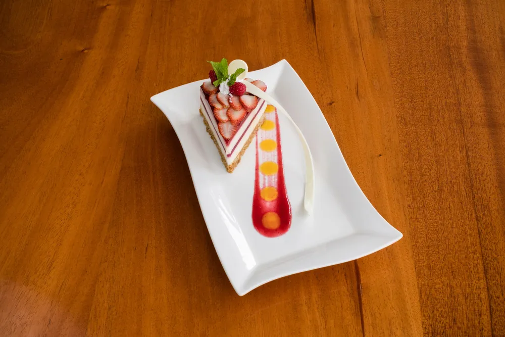 From the spoon effect to edible flowers, we take a look at some plating ...