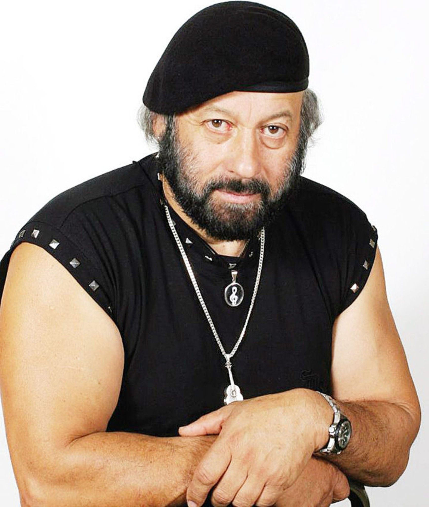 ‘Iconic’ SA singer dies of cancer