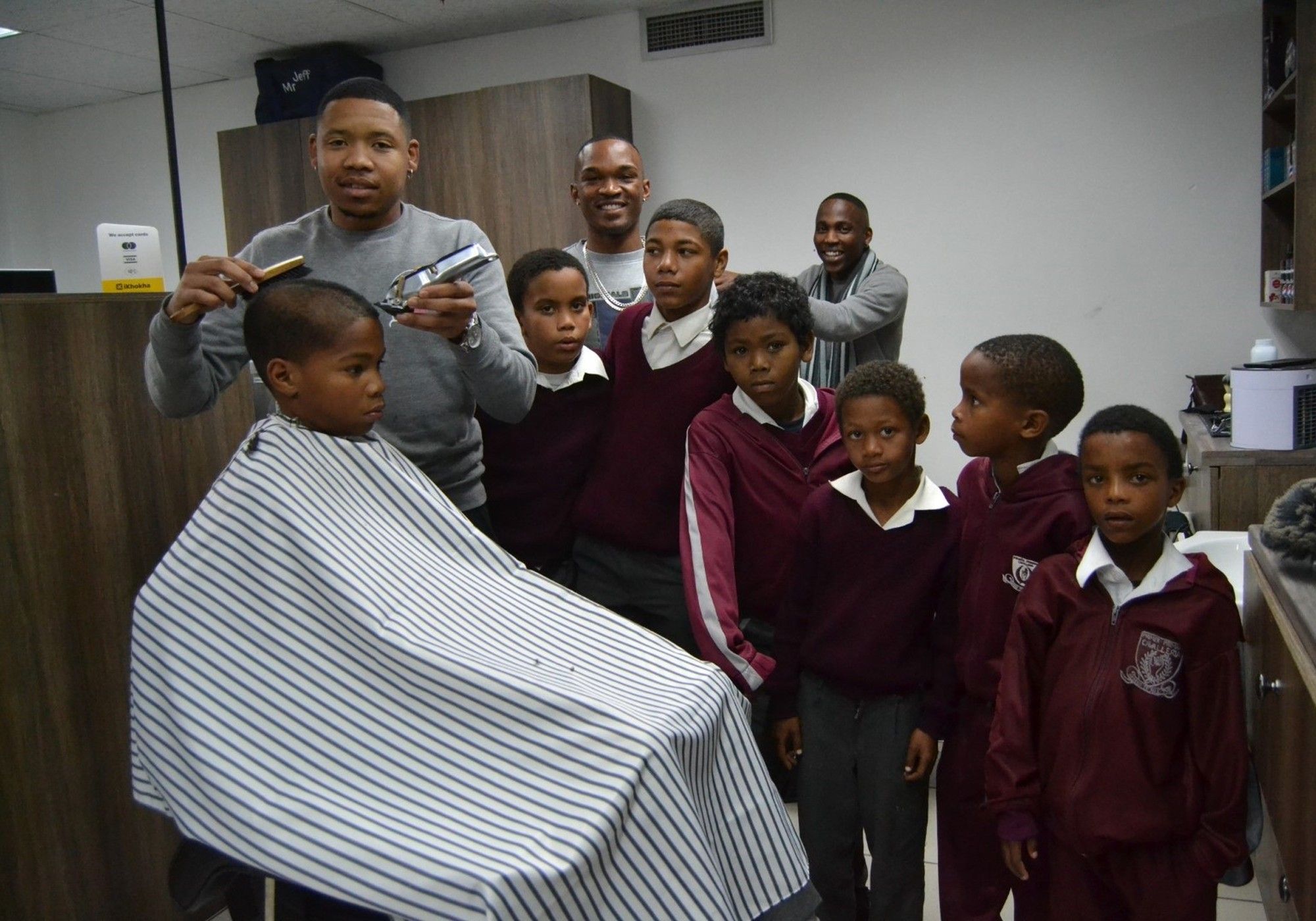 Barber offers free haircuts to pupils