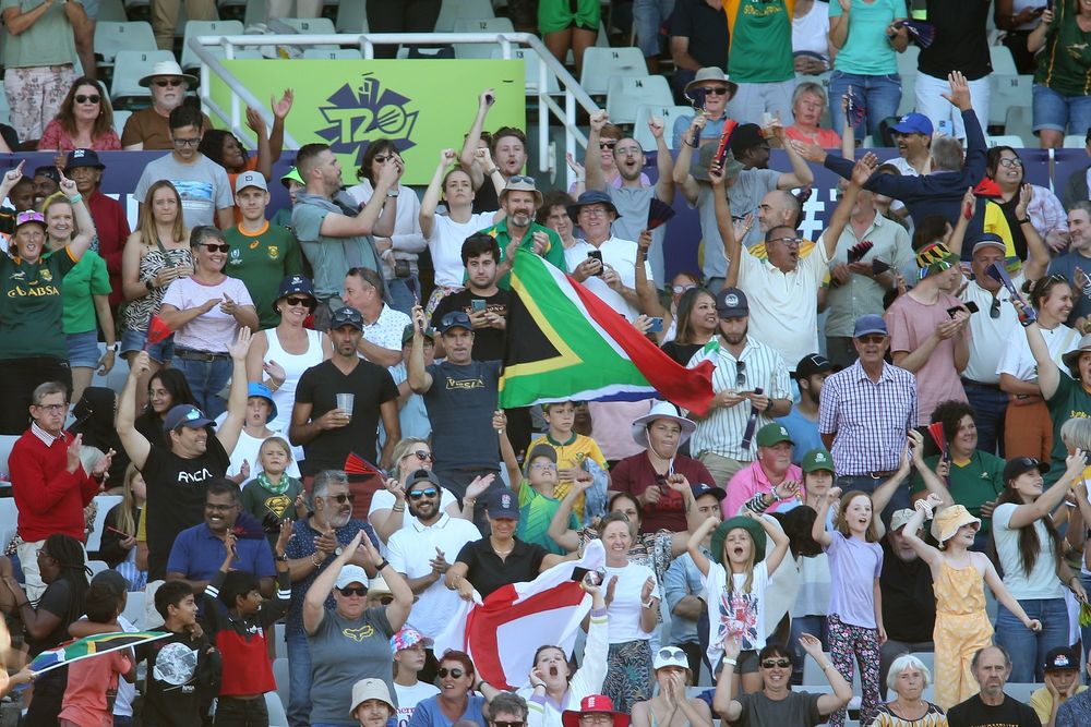 WATCH: Proteas' Women’s T20 World Cup final fever grips Cape Town