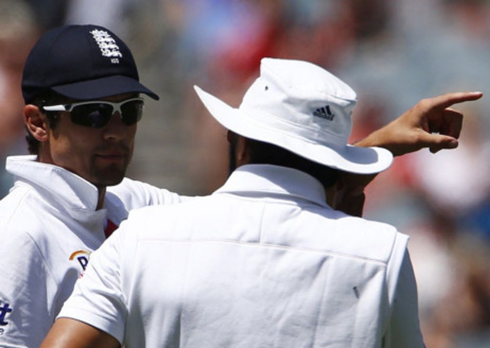 Broad should replace Cook as captain