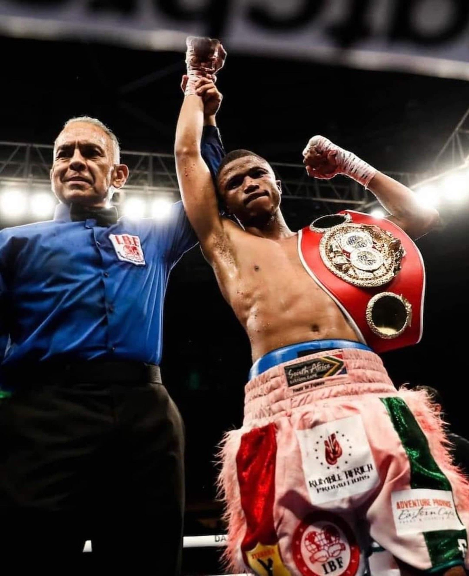 UNontshinga ovikela ibhande akayesabi nhlobo imbangi yakhe