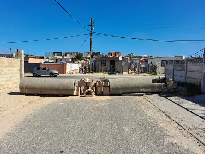 Mfuleni residents fight crime in creative roadblocks
