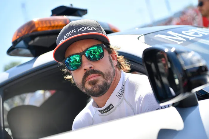 Alonso keeps McLaren waiting over new deal