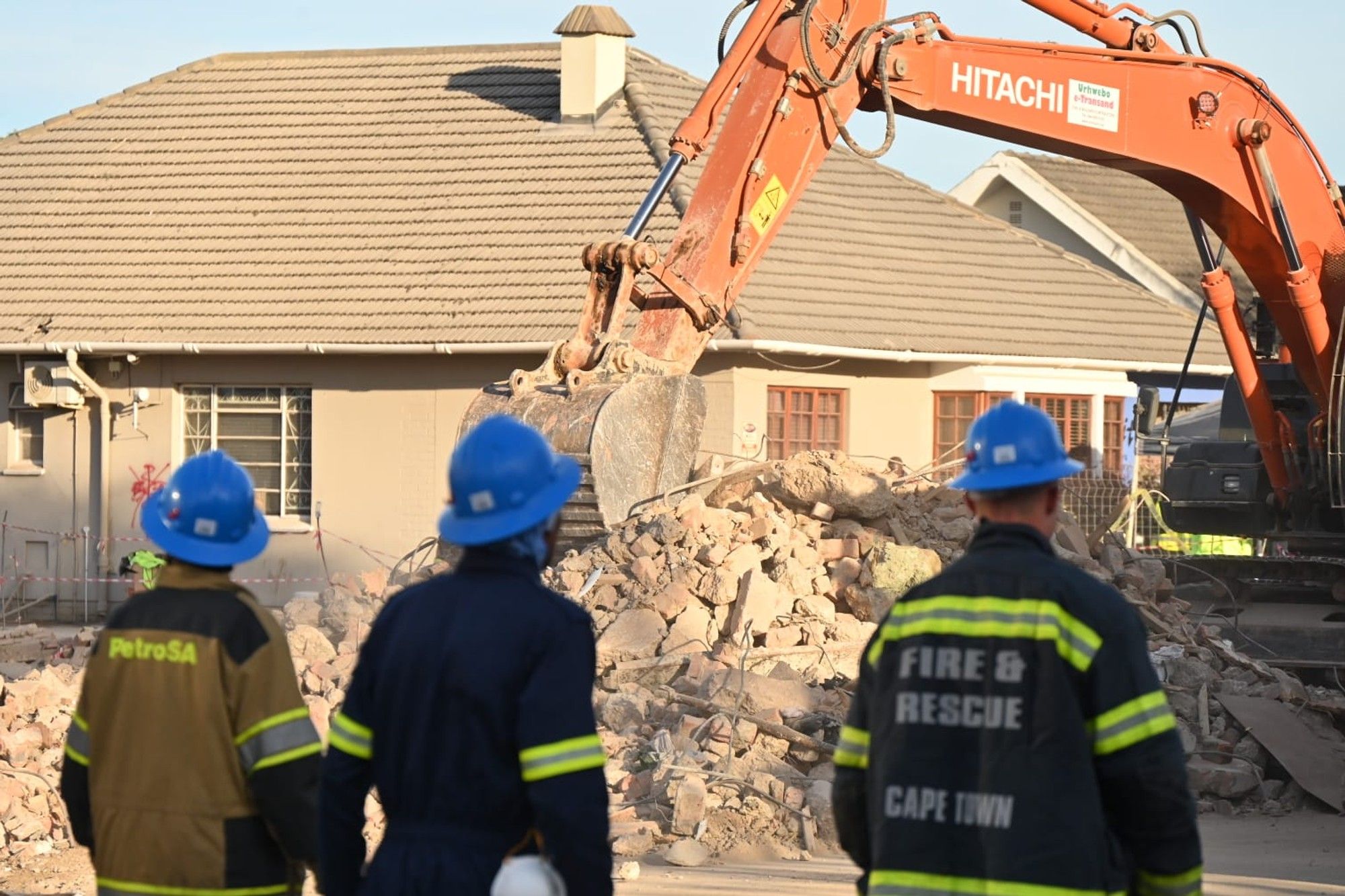 PICS: ‘World-class’ rescue and recovery efforts at George building ...