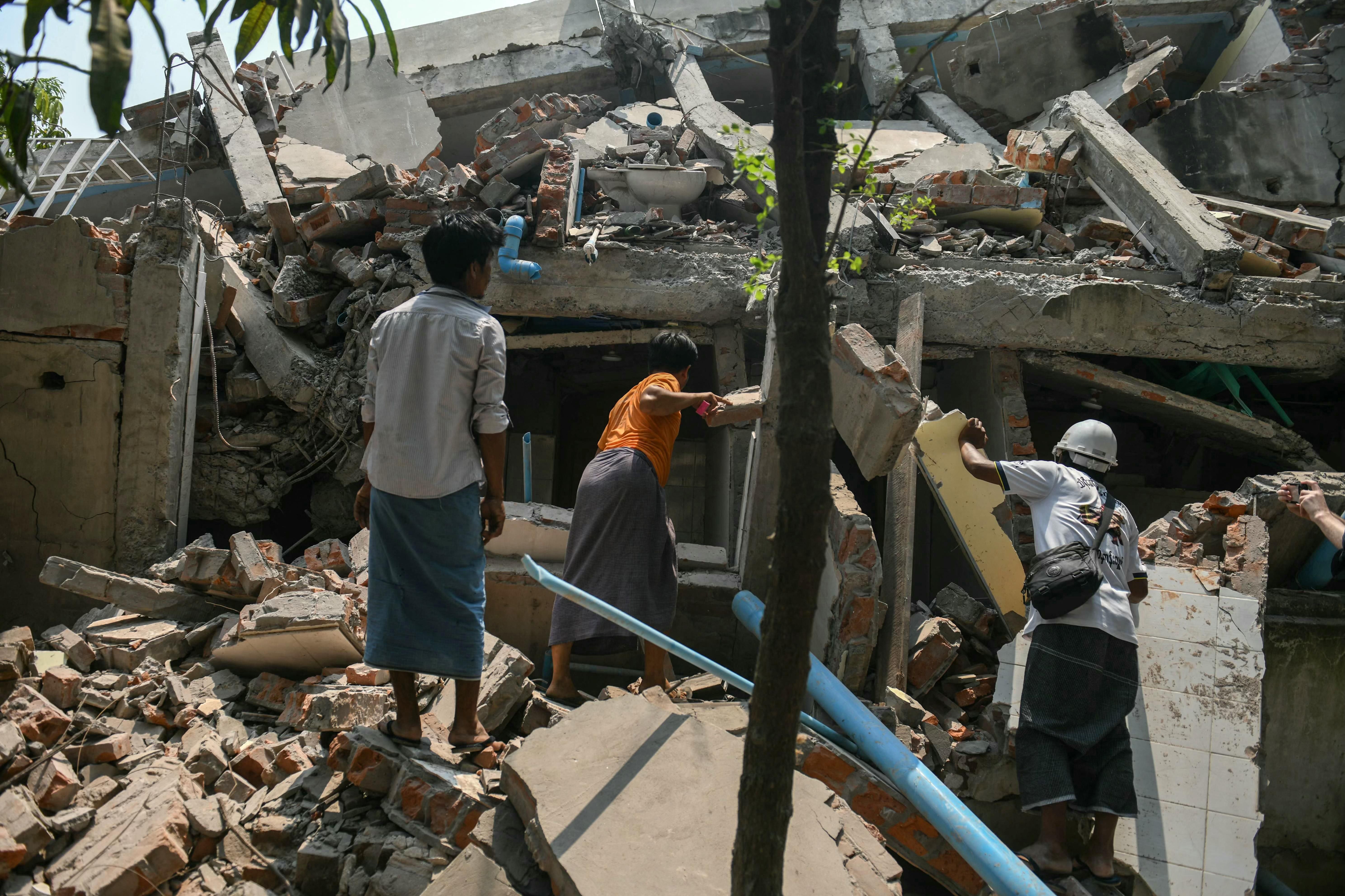 Myanmar earthquake death toll passes 1,000 as rescuers dig for survivors