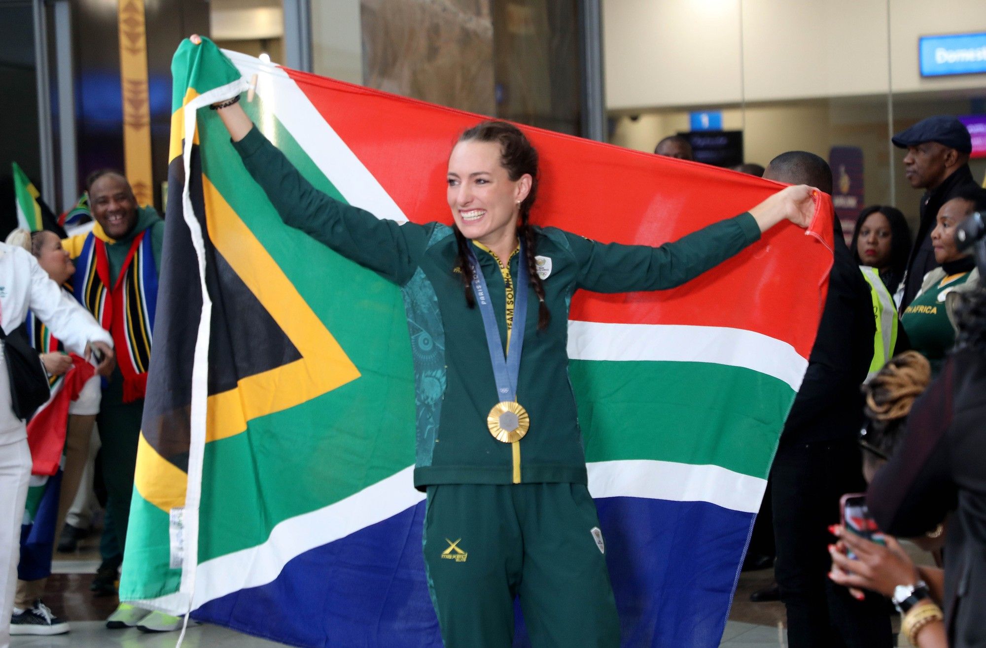Truly South African moment hailed as fan rewards Tatjana Smith with ...