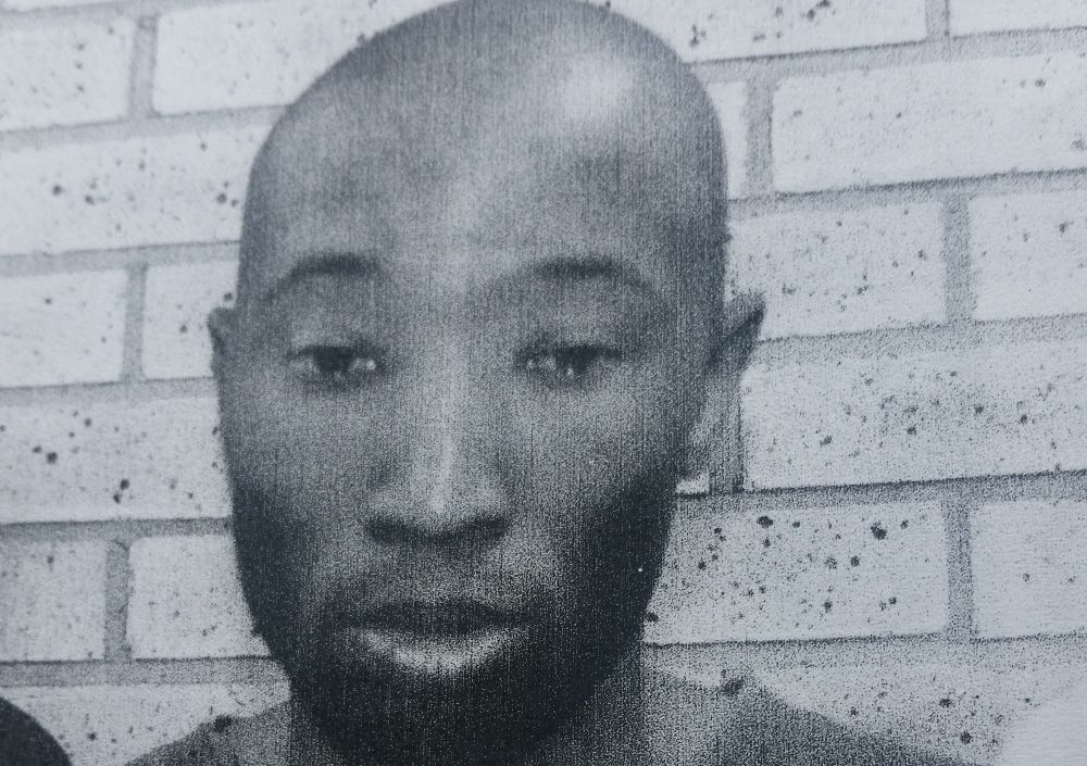 Police call on public to help find escapees