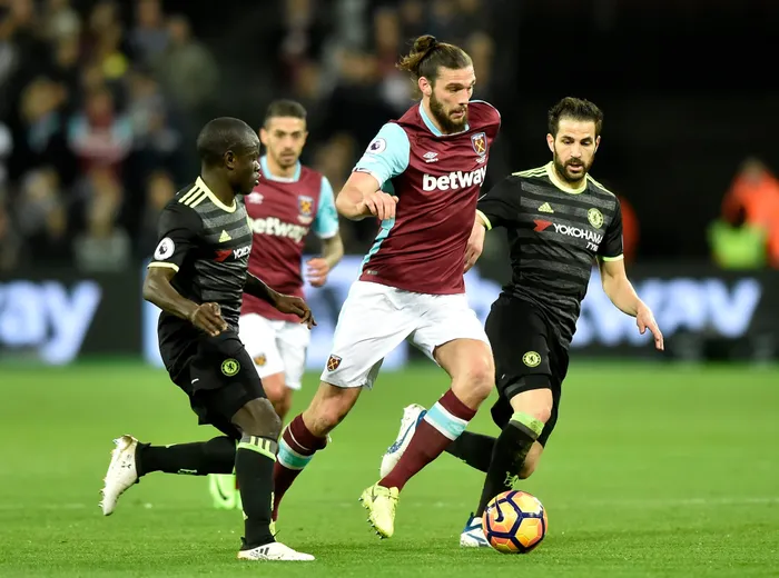 West Ham boss Moyes unaware of Chelsea's Carroll interest