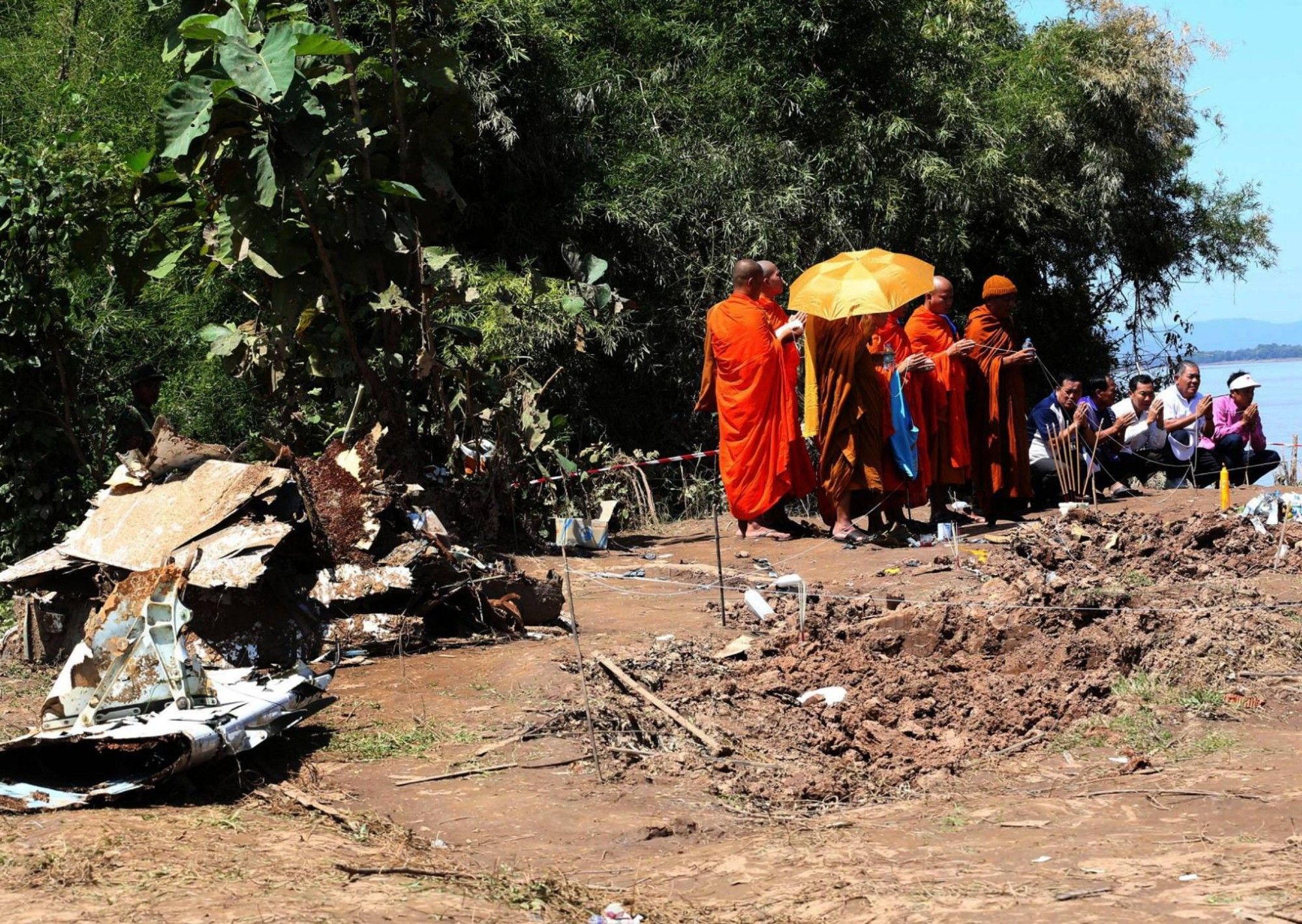Black box signal detected at Laos crash site