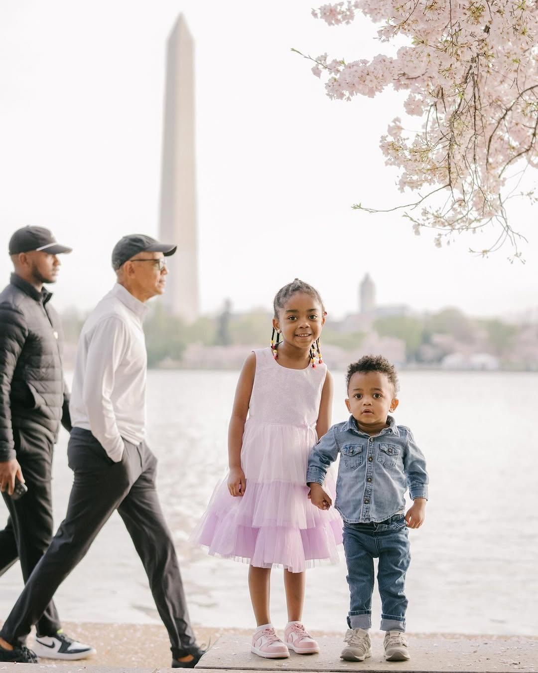 LOOK: Barack Obama photobombs family's cherry blossom photo shoot ...