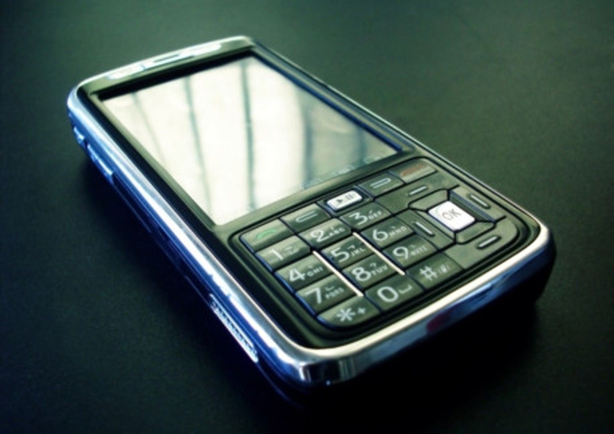 Can you survive a device-free dinner?